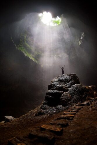 Goa Jomblang Yogyakarta - Fasilitas, Tiket Masuk dan Sejarahnya ...